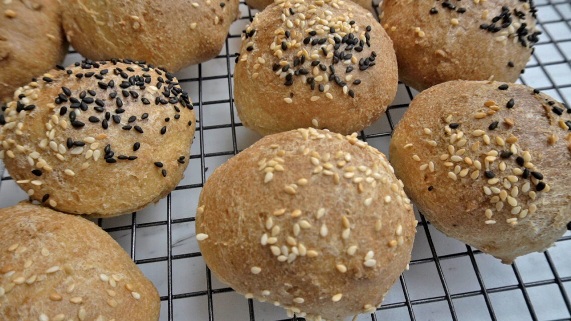 How To Make Amazing Keto Bread Rolls With Nutritional Yeast And Almond ...